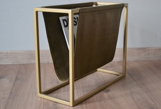 Minimalism Magazine Display Holder , Metal Newspaper Holder For Retail Store